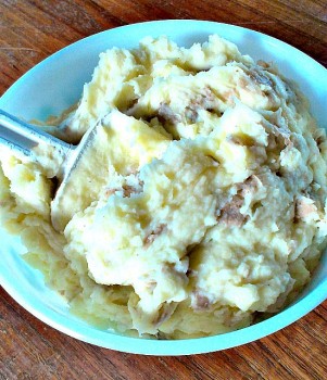 Perfect Country Mashed Potatoes and Gravy Recipe