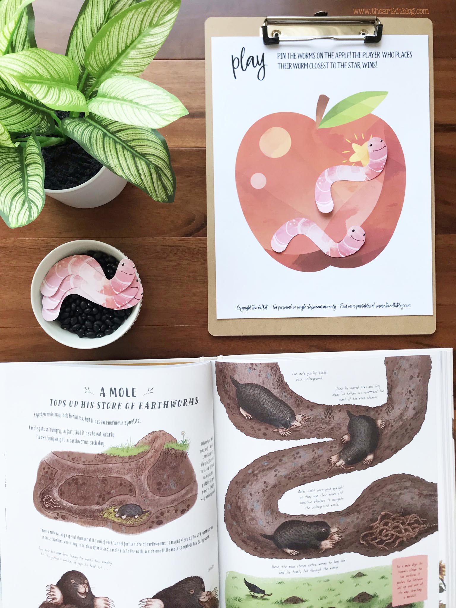 Cute Apple and Worm Game | Free Homeschool Deals